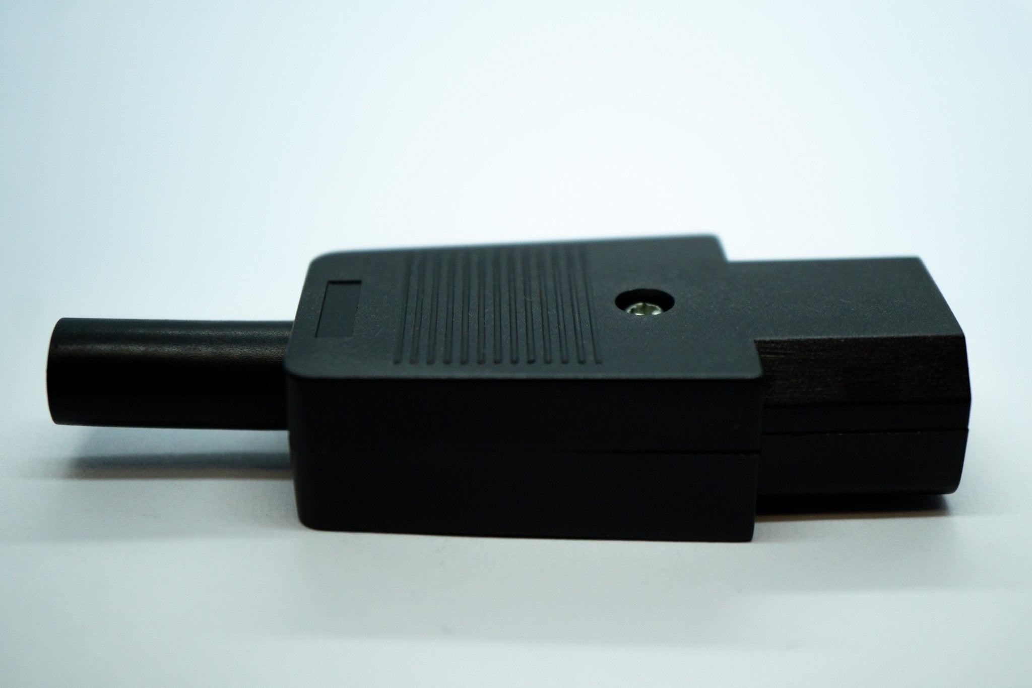IEC Female Plug – WM Guitars